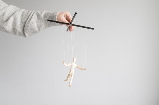 Pourquoi se fait-on facilement manipuler